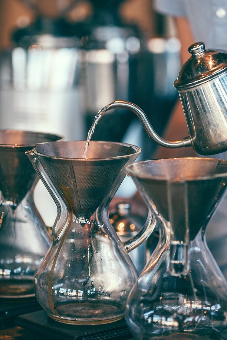 Chemex vs V60: A Guide to These Coffee Brewing Methods - Coffee & Tea ...